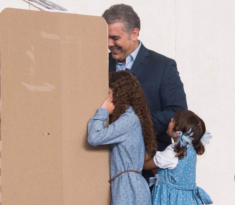 papa votando - Revista Estado : Revista Estado